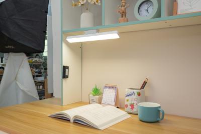 China Modern Rechargeable Magnetic Lamp Electric Table Lamp For Professional And Personal Lighting Applications for sale