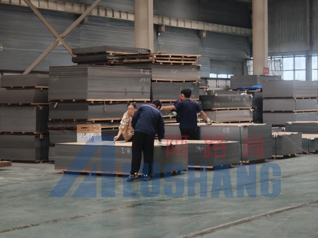 Technical support team assisting with PVDF Aluminum Composite Panel