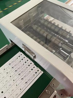 Cina Macchina per la deformazione dei pannelli di PCB con lame d' acciaio ad alta velocità e linea di nastro trasportatore in vendita