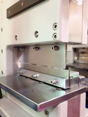 Cina Macchina di taglio in V per PCB Tavola di alluminio corta 200 mm Lunghezza separata in vendita