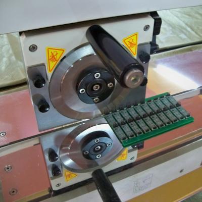 Cina Macchina di taglio per PCB manuale accurata ed economica Spessore di taglio 0,6 ~ 3,5 mm in vendita
