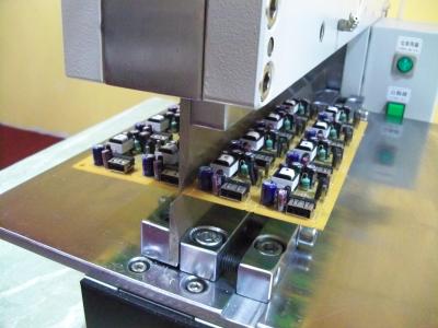 Cina V Cut PCB Separation-Economic PCB Depaneling Factory made fast speed in vendita