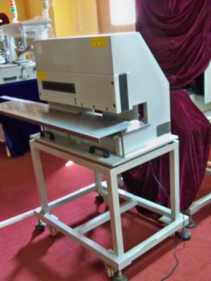 Cina Cutting Any Length PCB Depaneling,LED Strip Depanelizer for Cutting PCB Boards in vendita