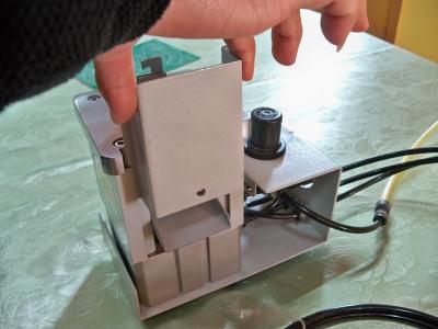 中国 Professional Single PCBA / PCB Nibbler CWV-LT With Pneumatic Control 販売のため