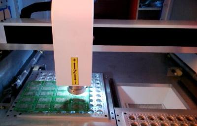 Cina Macchina in-linea di Depaneling del router del PWB, separatore del PWB, taglierina di percorso del PWB in vendita