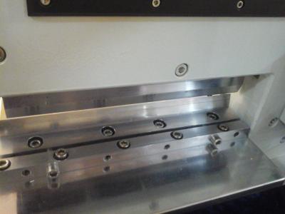Cina Macchina per il taglio di PCB V per substrato di alluminio 220V RUV Pneumatica in vendita