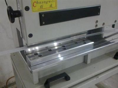 Cina Macchina per il taglio di PCB V per substrato di alluminio 220V RUV Pneumatica in vendita