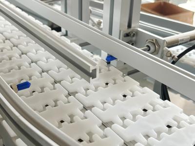 Китай 85 мм ширина гибкая пластиковая бутылочная цепь конвейерная машина модульная структура продается