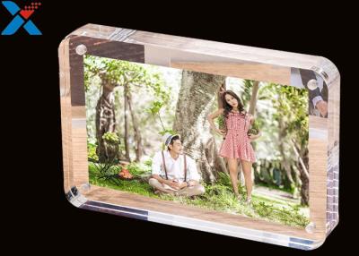 China Clear Magnet Acrylic Photo Frame PMMA Certificate Pictures Table Frame for sale
