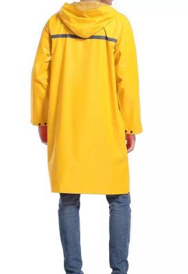 Cina Rivestimento riflettente leggero della pioggia degli uomini della polizia dell'ANSI con Hood Long Safety Emergency Raincoat in vendita
