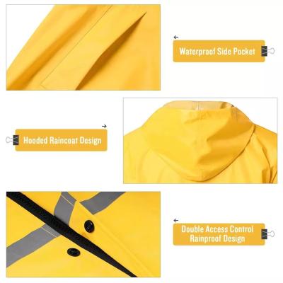 Cina Rivestimento riflettente leggero della pioggia degli uomini della polizia dell'ANSI con Hood Long Safety Emergency Raincoat in vendita