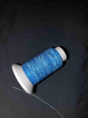Cina Filato per maglieria di cucito del filo riflettente leggero blu utilizzato in maglietta Logo Clothing in vendita