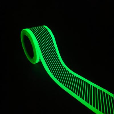 Cina Nastro di sicurezza luminoso nel buio per camper, scalini, bacchette, esca, attrezzature, abbigliamento per sport all'aperto in vendita