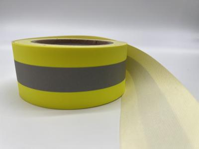 Cina Nastro di tessuto riflettente resistente al fuoco giallo argento giallo applicato all'abbigliamento di sicurezza in vendita