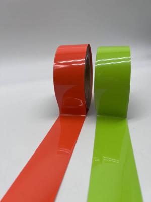 Cina 1cm - 100cm Larghezza Colore Nastro riflettente per trasferimento di calore Film per trasferimento di calore in vinile PET in vendita