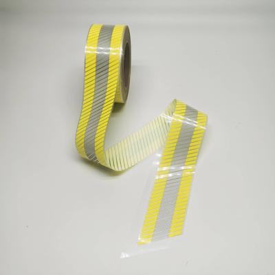 Cina Twill Stripes Silver Yellow Reflective Heat Transfer Film Autoadesivo per abbigliamento abbigliamento da lavoro in vendita