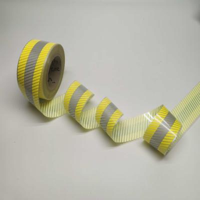 Cina Twill Stripes Silver Yellow Reflective Heat Transfer Film Autoadesivo per abbigliamento abbigliamento da lavoro in vendita