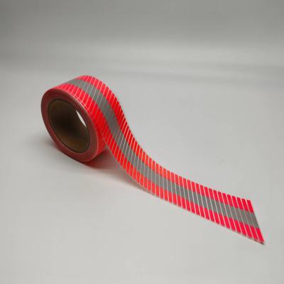Cina Striscia Twill Rossa Argento Riflettente Pellicola di Trasferimento Calore Autoadesivo Per Indumenti da Lavoro in vendita