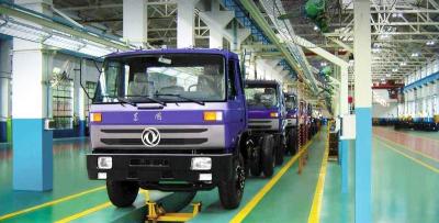 China Camión del cargo de las camiones 180HP EQ1168G7D de Euro2 Dongfeng Cummins 4x2 en venta