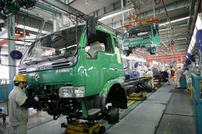 China Camiones del petrolero de Dongfeng Euro3 EQ5110GNY4 del camión del depósito de leche 8CBM en venta