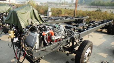 China Chasiss del autobús de Cummins Engine del frente de LHD/RHD Dongfeng el 12m EUROIV en venta