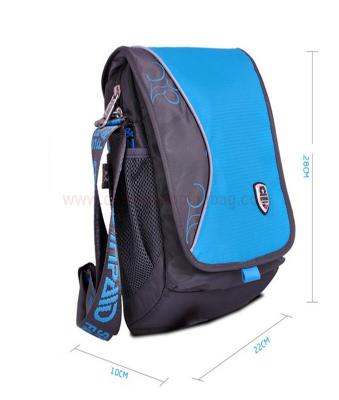 Cina Borsa a tracolla di nylon della tela blu con la tasca della maglia per l'atleta di guida 10*22*28cm in vendita
