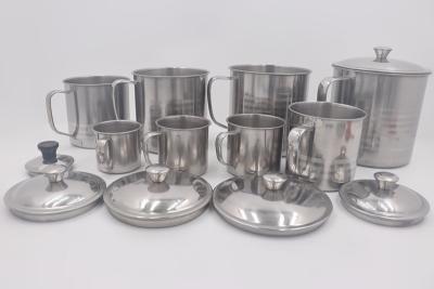 Cina 12cm High quality stainless steel baby mug chrome camping mug with lid in vendita
