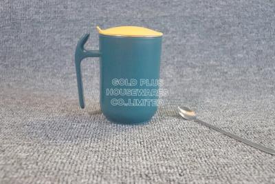 Cina Wedding couple coffee mug set green gift milk metal steel cup reusable coffee stain mug with lid and spoon in vendita