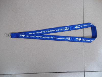 China De sleutelkoorden van de het satijnhals van de premiepolyester, de polyester en het satijnlint stikten halsriemen, Te koop