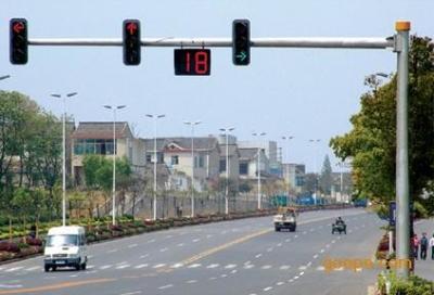 China Custom Roadway 12m Galvanized Driveway / Highway Light Pole 20 Years Warranty for sale