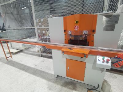 Cina Macchina per la fabbricazione di filtri HEPA in acciaio metallico 220V 50Hz Macchina per il taglio del telaio in alluminio in vendita