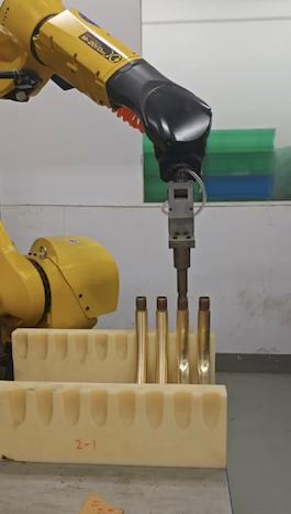 Quality Automated Robotic Sanding Machine For Copper Alloy J-Type Bathroom Faucets for sale