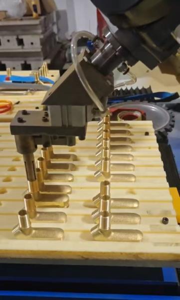 Quality High Precision Robotic Grinding Machine for Sanitary Copper Alloy Components for sale