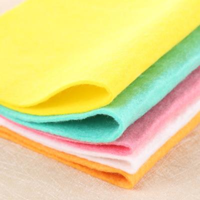 Cina Rotolo non tessuto di vendita caldo delle strofinate asciutte del panno di pulizia della famiglia in vendita