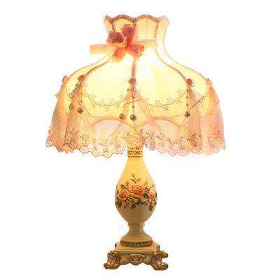 China European Style Table Lamp Bedroom Bedside Desk Light Resin Table Lamp Wedding Decoration Fabric table lamp for sale