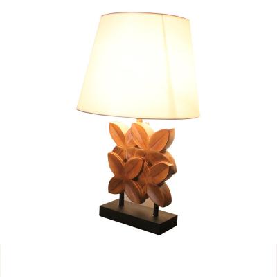China Modern cheap designer sculpture maple leaf Table lamp small resin lamp shade lamp For Table Decorative for sale