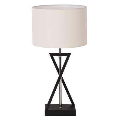 China High quality modern metal living room bedside luxury table lamp for hotel home decor for sale