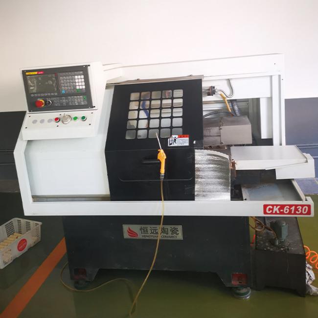 Heat resistant ceramic industrial components in production