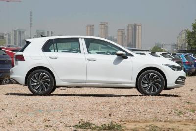 China Volkswagen Golf Compact Sedan Gebruikte benzine auto benzine voertuig met carrosserie structuur Te koop