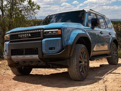 Cina 2024 Toyota Prado SUV Cars Accessori e motore a benzina con cambio automatico in vendita