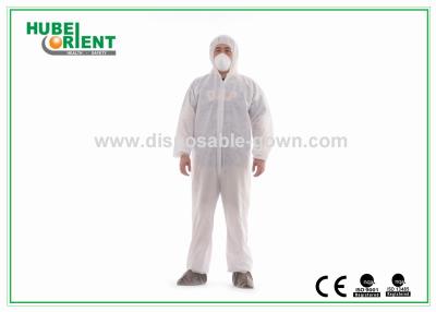 Cina Abbigliamento professionale PP/SMS/MP resistente alle sostanze chimiche Eco-friendly con cappuccio e copertura per i piedi in vendita