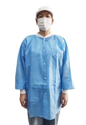 中国 ワークショップ/工場/食品加工用のポケット付き通気性使い捨てSMS白衣 販売のため