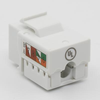 中国 90程度UL Cat5eのイーサネット壁のジャック8p8c Rj45のソケット 販売のため