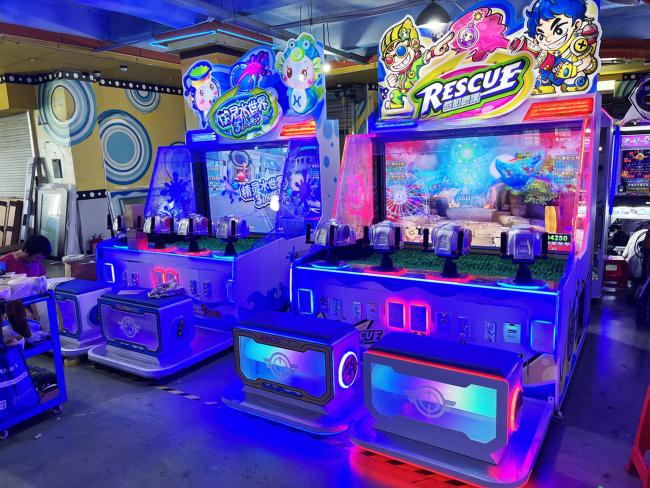 Four players enjoying multiplayer action on water gun shooting game