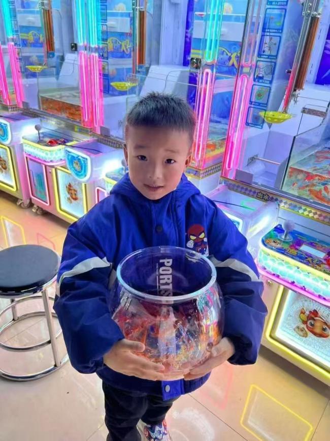 Happy customers playing with the fishing machine