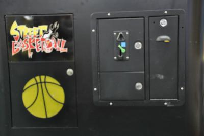 Cina Macchina nera del gioco della fucilazione di pallacanestro, cerchi Arcade Machine With Tickets della via in vendita