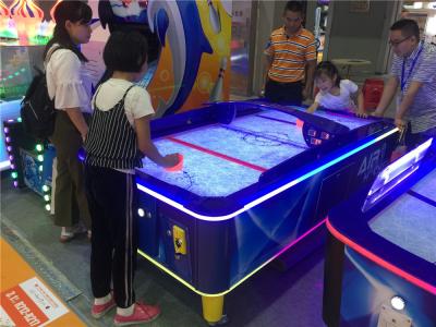 Cina I multi dischi del campo da giuoco dell'interno ventilano i giocatori della tabella 2 dell'hockey con il segnatore elettronico in vendita
