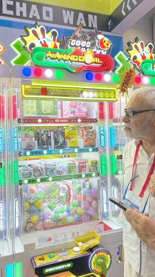 China English Support Luxury Claw Machine Arcade Shake Ball Game Electronic Claw Machine Vending Game Machine for sale