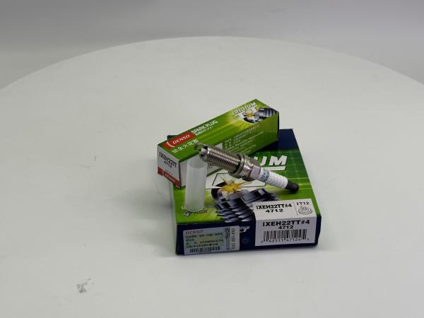 Quality 2ZR-FXE Hybrid 90919-01297 Iridium TT DENSO Spark Plug IXEH22TT DENSO 4712 for sale