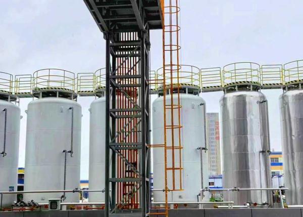 Quality Outdoor Large Oil Tank Material Handling Solution For Storing Raw Materials for sale